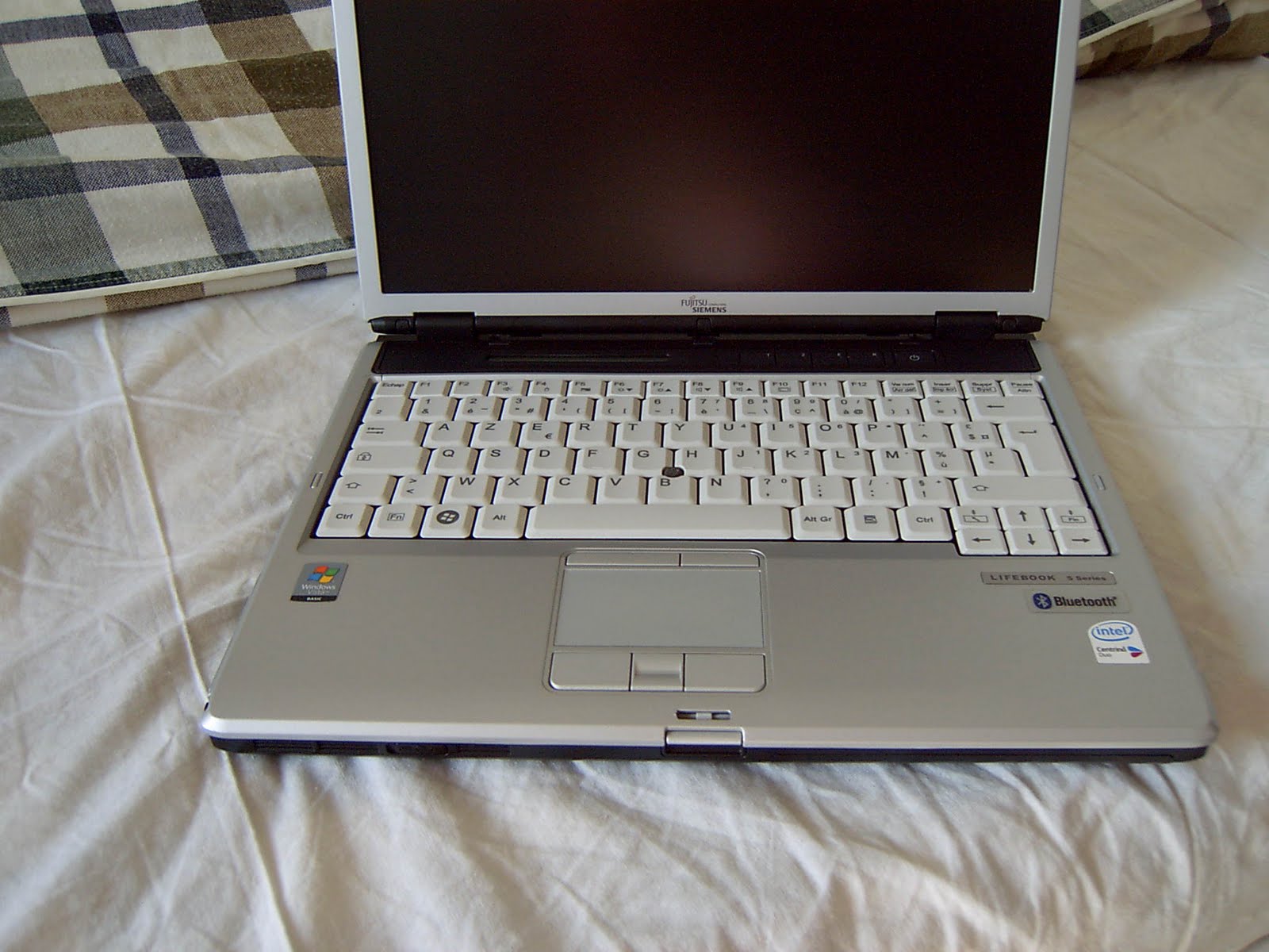 anti-widescreen: Business notebook Fujitsu Siemens Lifebook S7110