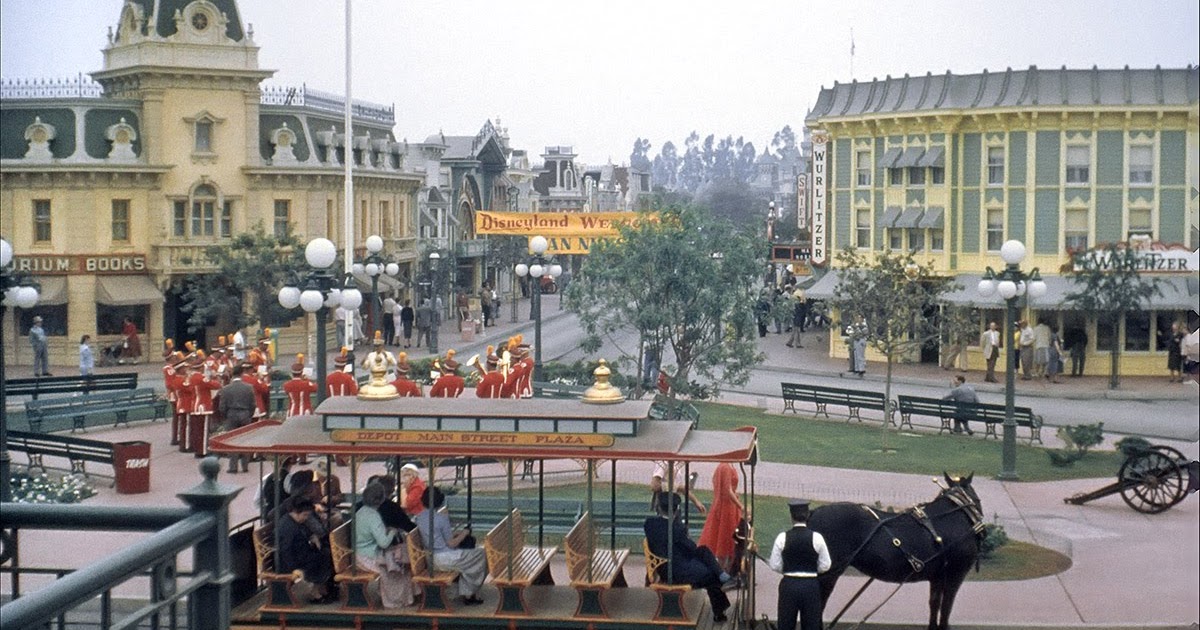 GORILLAS DON'T BLOG: Town Square, 1950's
