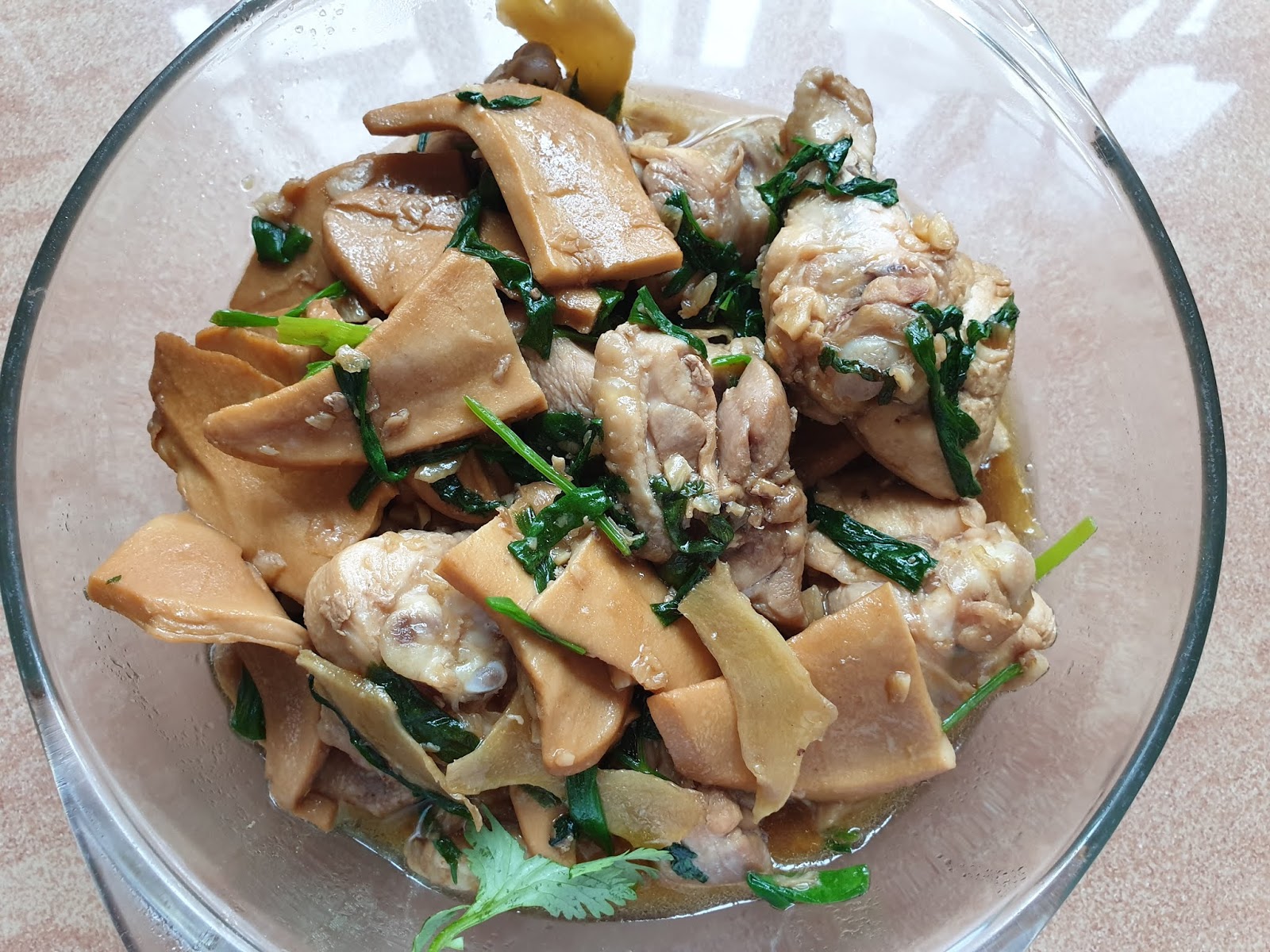 Chicken with Wine and Abalone Slices