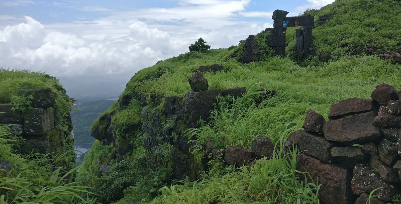 Manikgad Fort Trek | A Trek That Will Make You Wonder - SAMSTRAVELPLAN