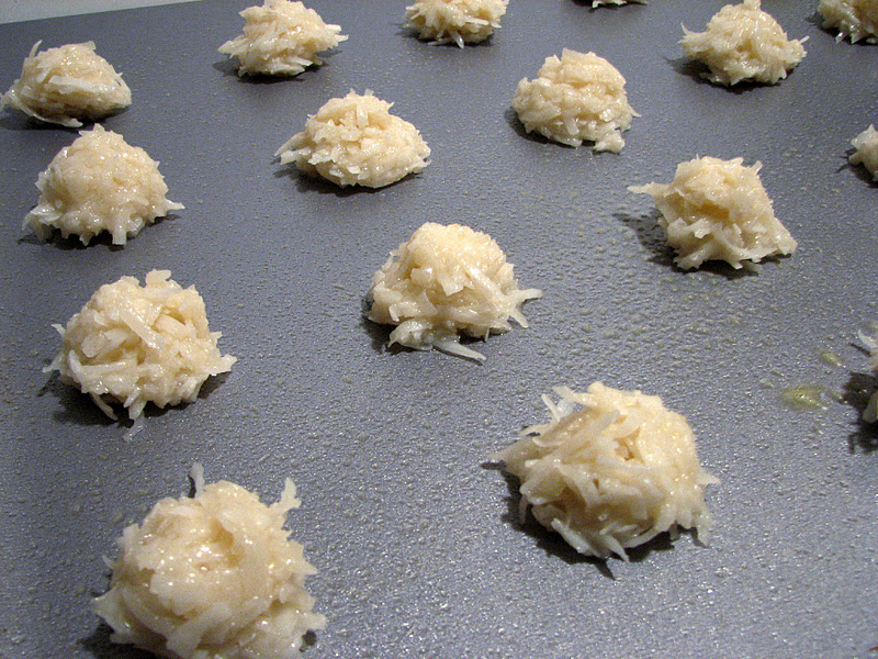 Ashleigh's Kitchen: Coconut Macaroon Bites