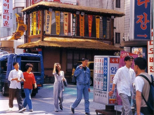 50 Candid Photographs That Capture Street Scenes of South Korea From ...