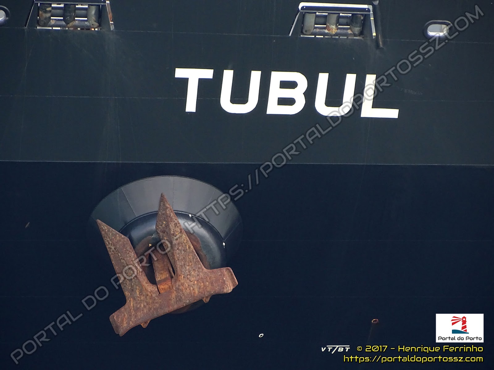 Tubul com as cores da Hapag-Lloyd - Portal do Porto