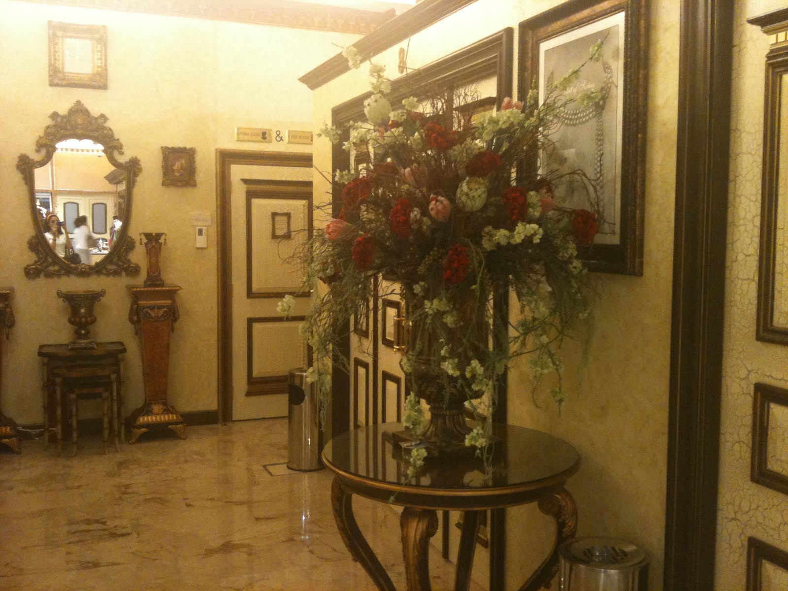 BunchOfRosesQ8: tilal complex expo..