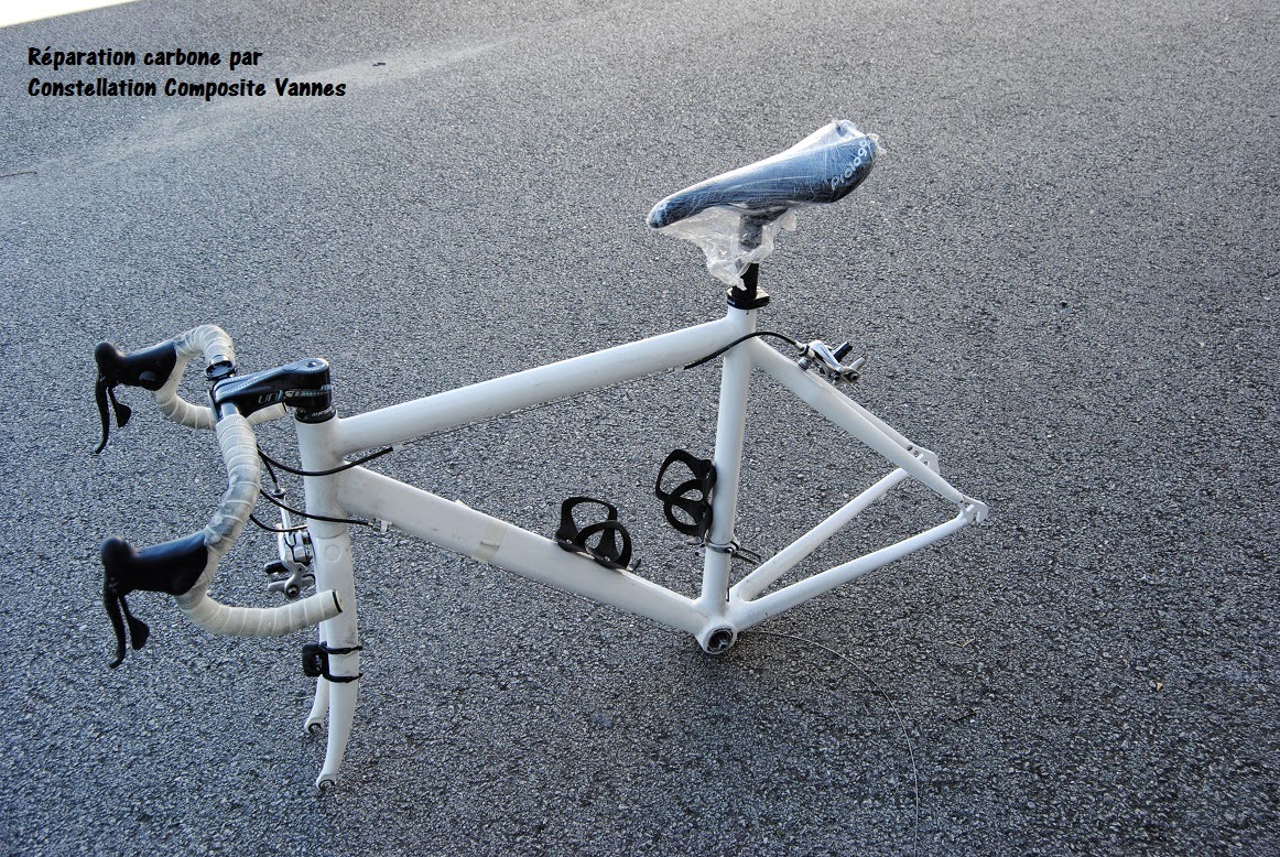 Création et Réparation Pièce carbone: Collage patte de cadre
