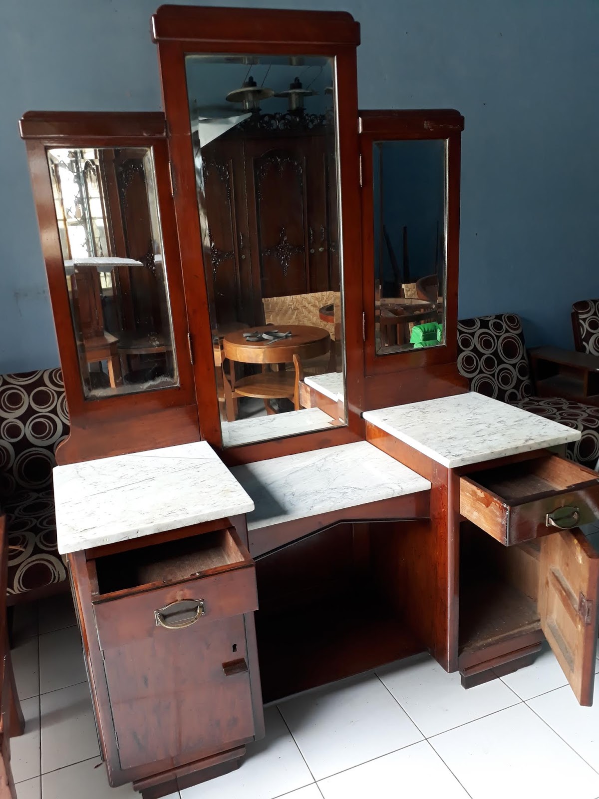 Meja Kaca Rias Marmer