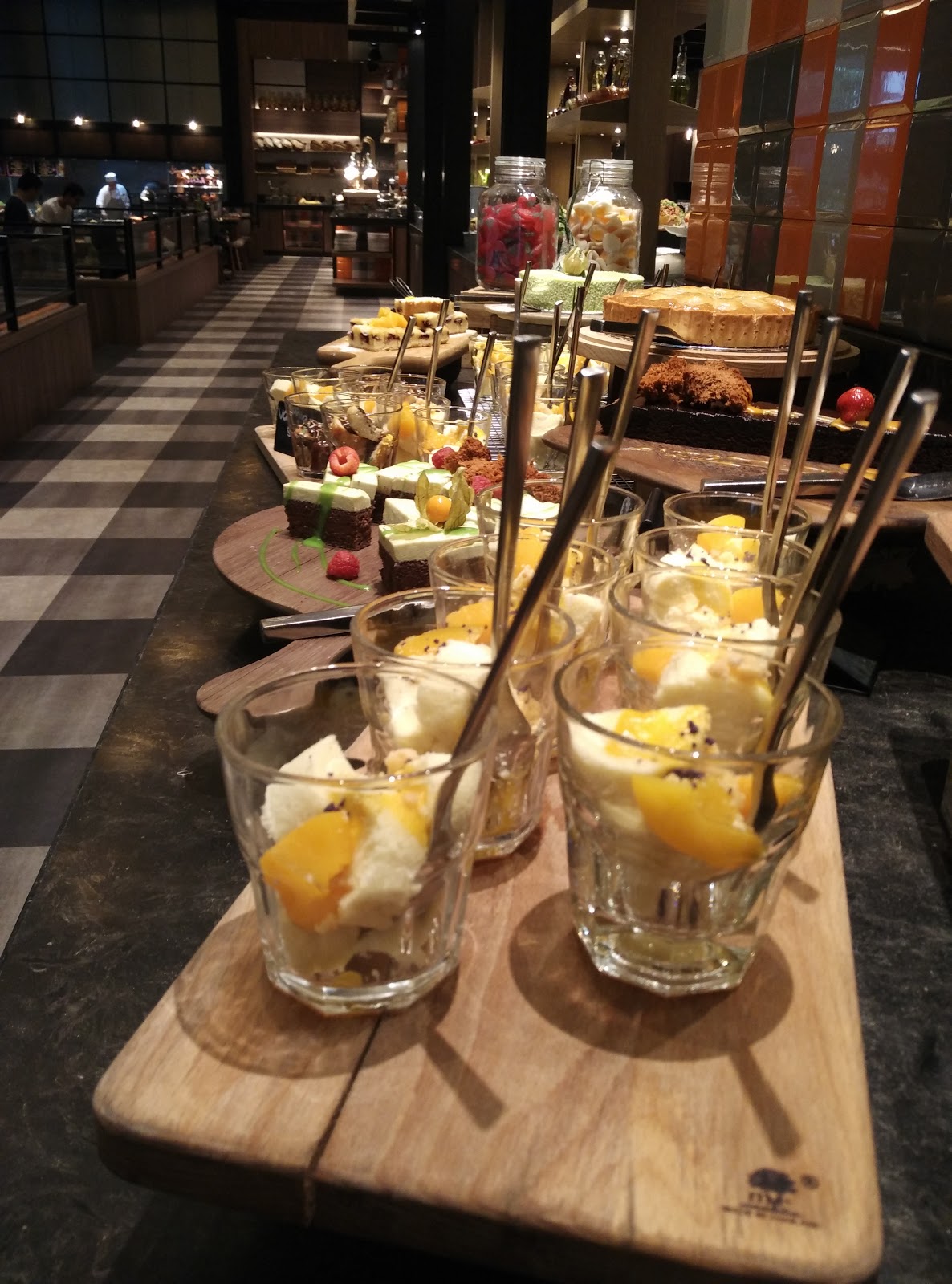 Food review: J65 international buffet - seafood buffet with lobsters ...