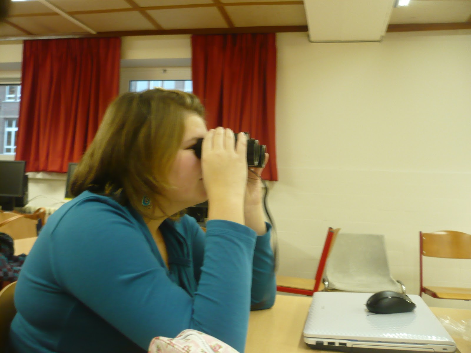 Kijken door een vergrootglas: Kleine voorwerpen bekijken met ...