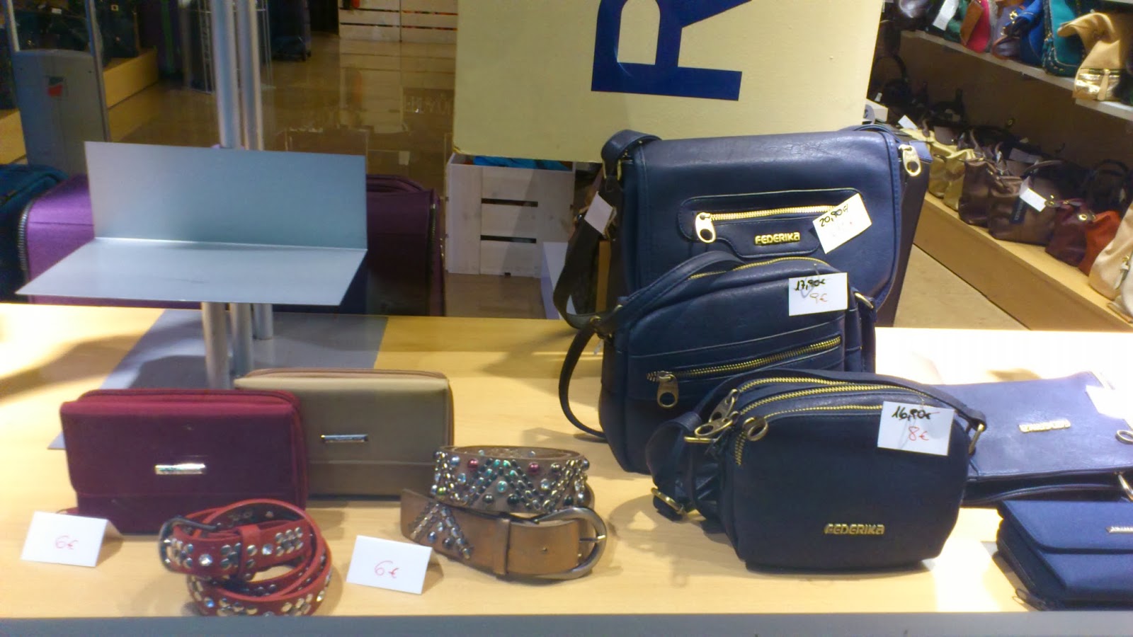Tiendas en Martorell: Outlet bolsos, maletas Franquesa