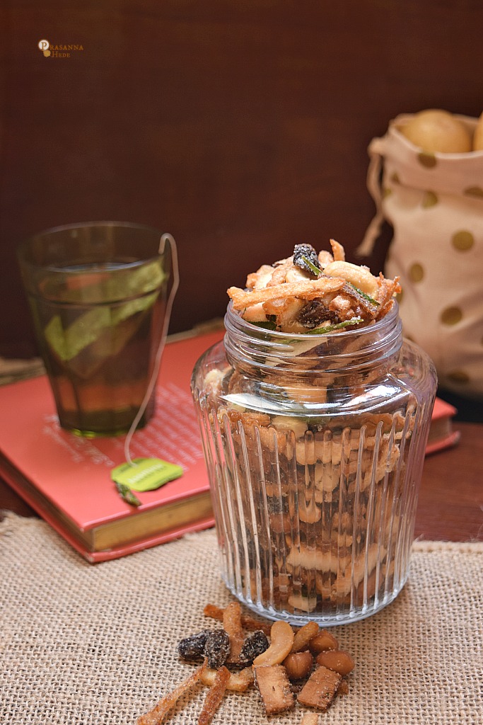 Farali Batata Chevda (Potato Chevda Fasting Recipe) | Savory Bites ...