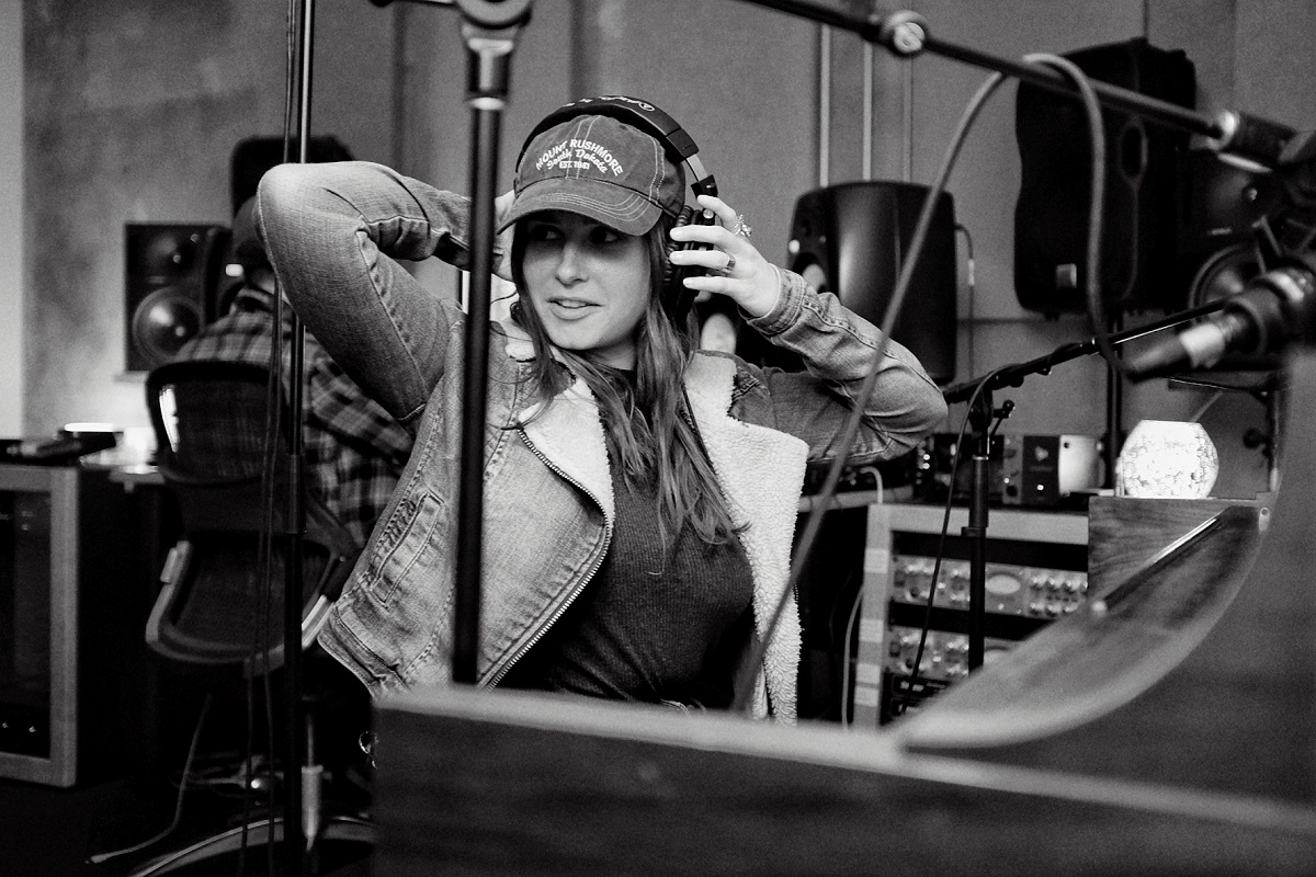 D//E Interviews June Swoon // Video Premiere: Play Something I Know