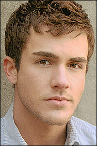 JK's TheatreScene: Face of the Future: Pippin's Erik Altemus