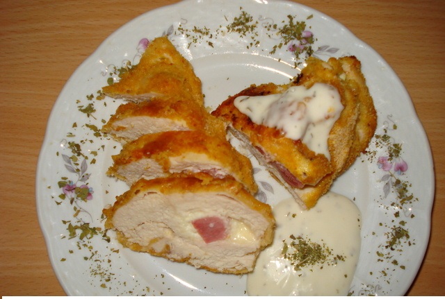 RECEPTI ZA SVAKI DAN :): Pileći fileti punjeni sirom i suhim mesom