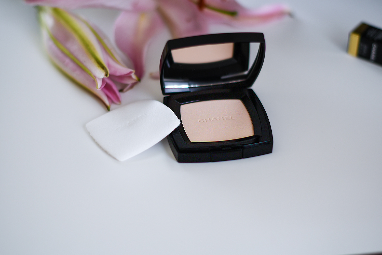 Chanel POUDRE UNIVERSELLE COMPACTE Natural Finish Pressed powder | Nina ...