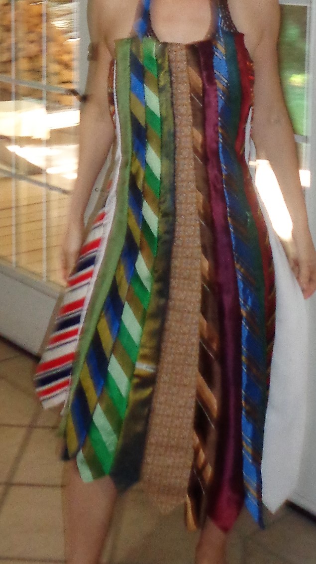 Homeschool On the Range: Memorial Tie-Apron Tutorial