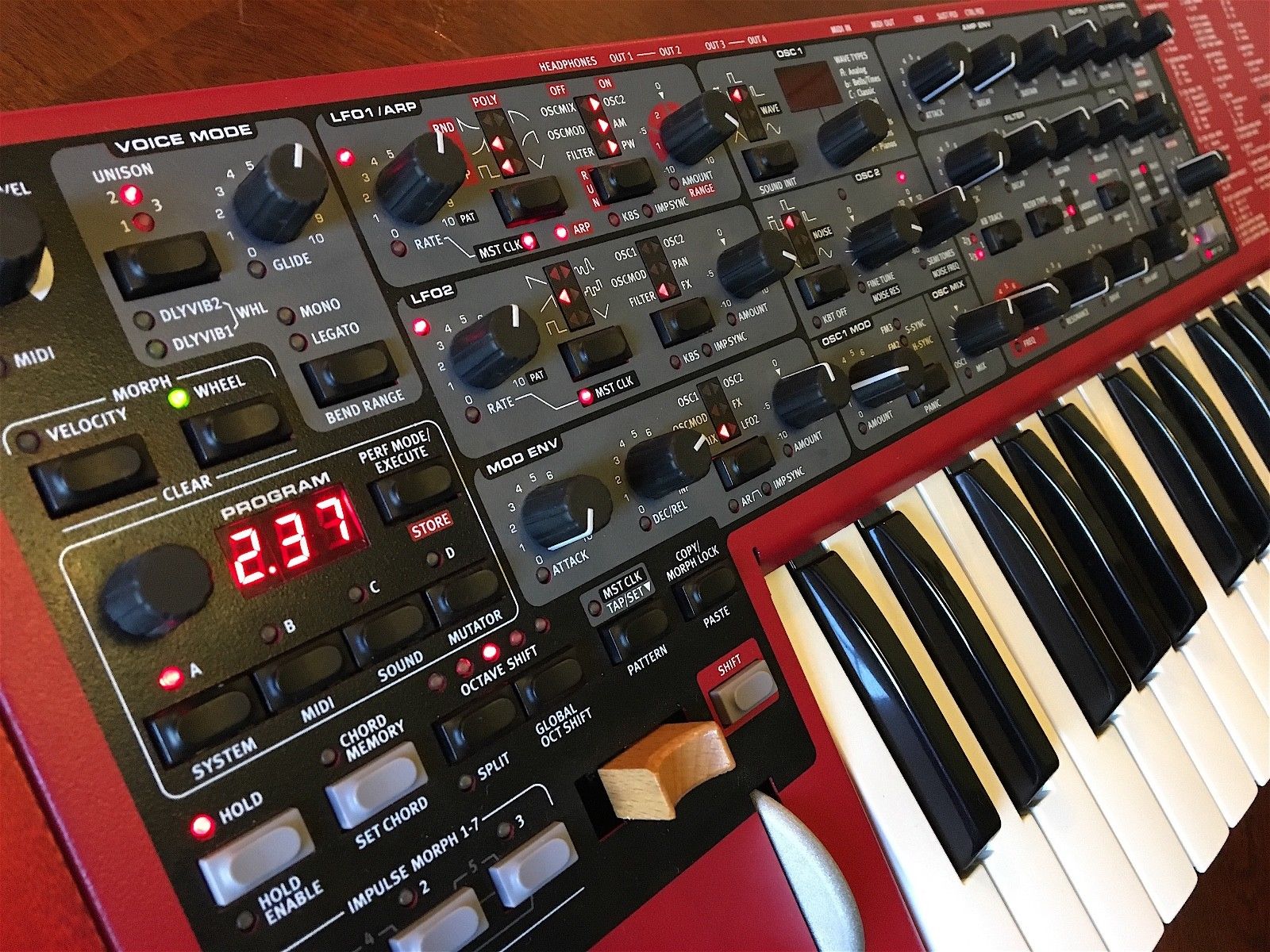 MATRIXSYNTH: Clavia Nord Lead 4 Synthesizer
