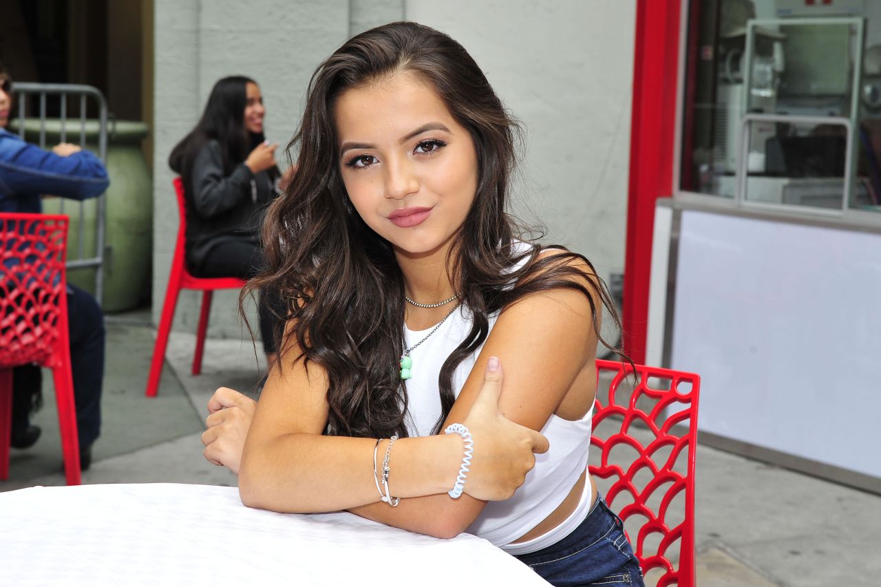 Starlet Arcade: Isabela Moner