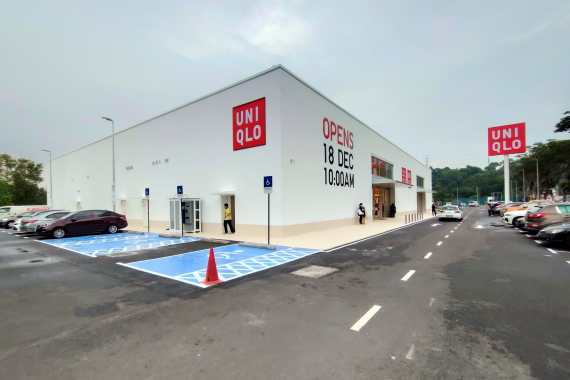 RUNNING WITH PASSION: I Visited The UNIQLO’s First Roadside Store in ...