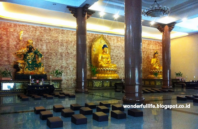 Melihat Kemegahan Maha Vihara Maitreya - Travelicious
