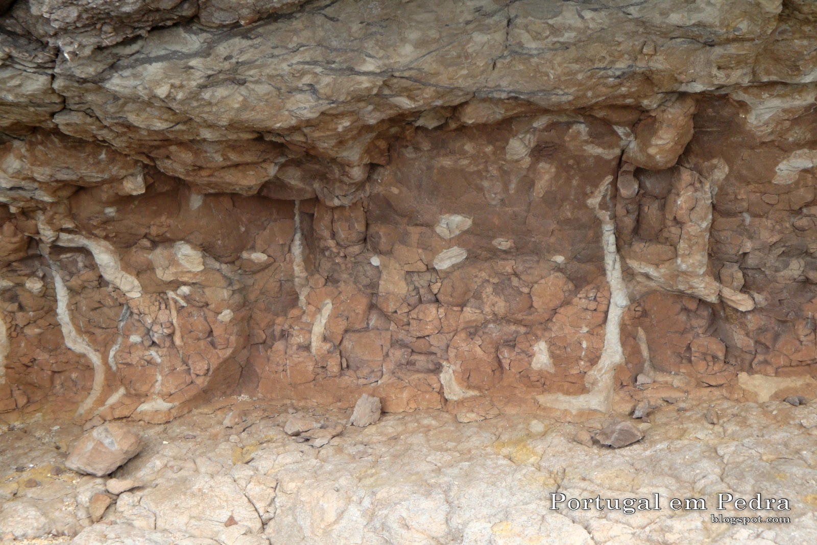 Salgado - a praia das rochas com esferas
