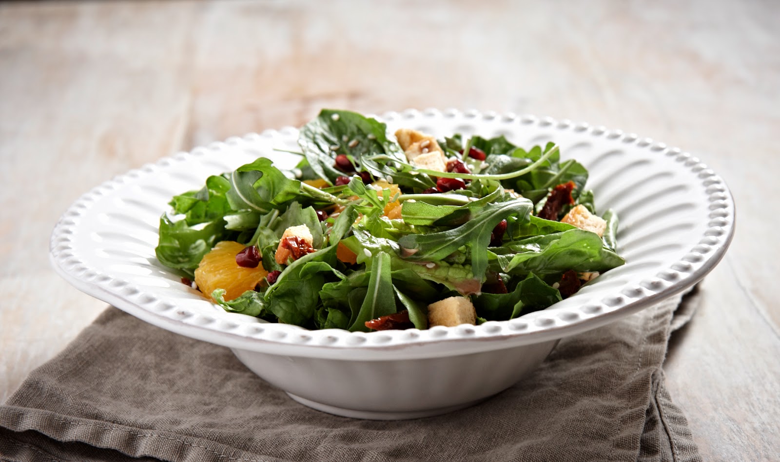 ΝΟΣΤΙΜΑ ΣΠΙΤΙΚΑ ΦΑΓΗΤΑ ΚΑΙ ΓΛΥΚΑ: ΣΑΛΑΤΑ ΜΕ ΦΙΝΟΚΙΟ ΚΑΙ ΠΟΡΤΟΚΑΛΙΑ