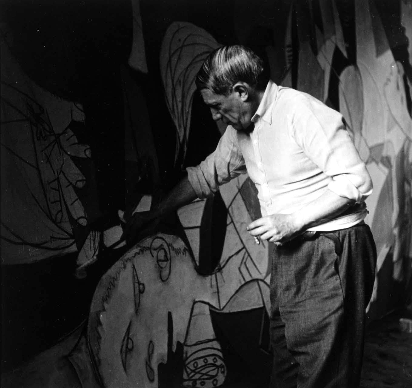 RETRO KIMMER'S BLOG: PABLO PICASSO'S FAMOUS PAINTING GUERNICA RETURNS ...