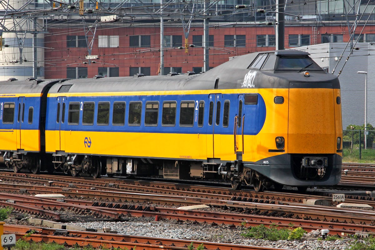 Planes and Trains - Trains: NS / ICMm-2 4075