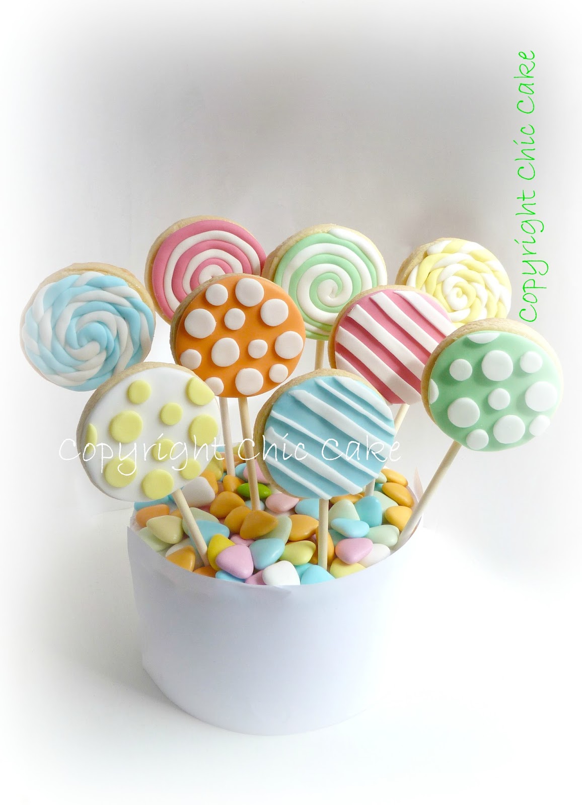 COLOURED DESSERT TABLE da su Akkiapparicette