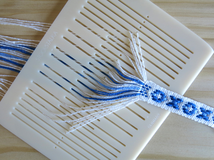 Durham Weaver: Weaving patterned bands with 5 pattern threads