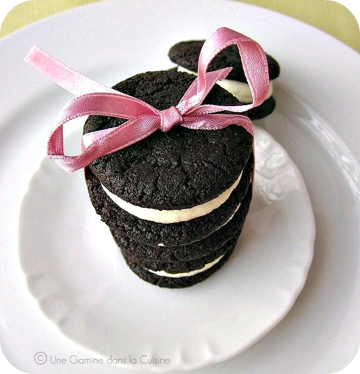 une gamine dans la cuisine: Homemade Oreos for "Black Swan"