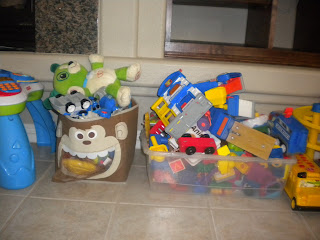 one organized mama: Toys, toys, and more toys! OH MY!!!