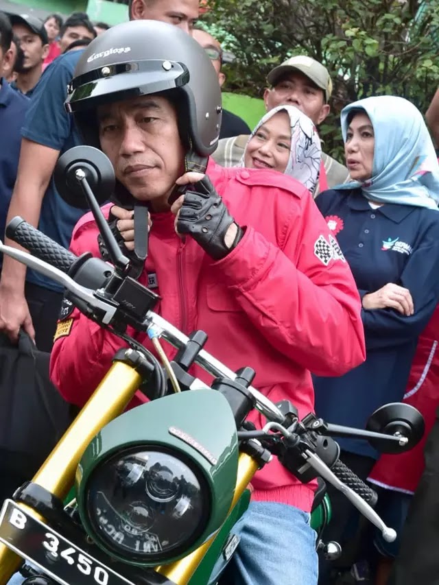 Helm Klasik Jokowi Ternyata Harganya Murah Meriah, Berapa? - Local ...