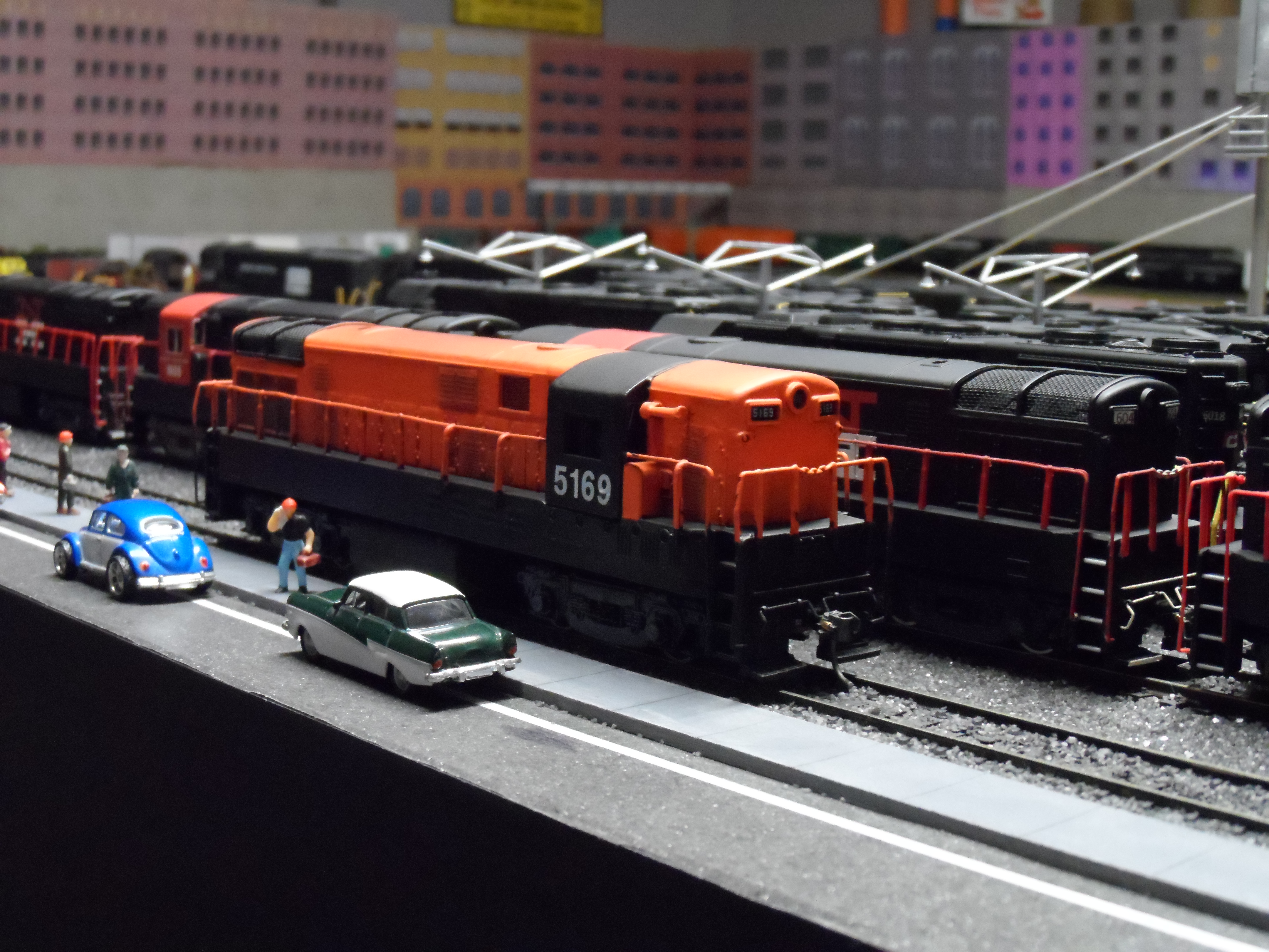New York Central Train Layout: Penn Central FM H16-44 #5169