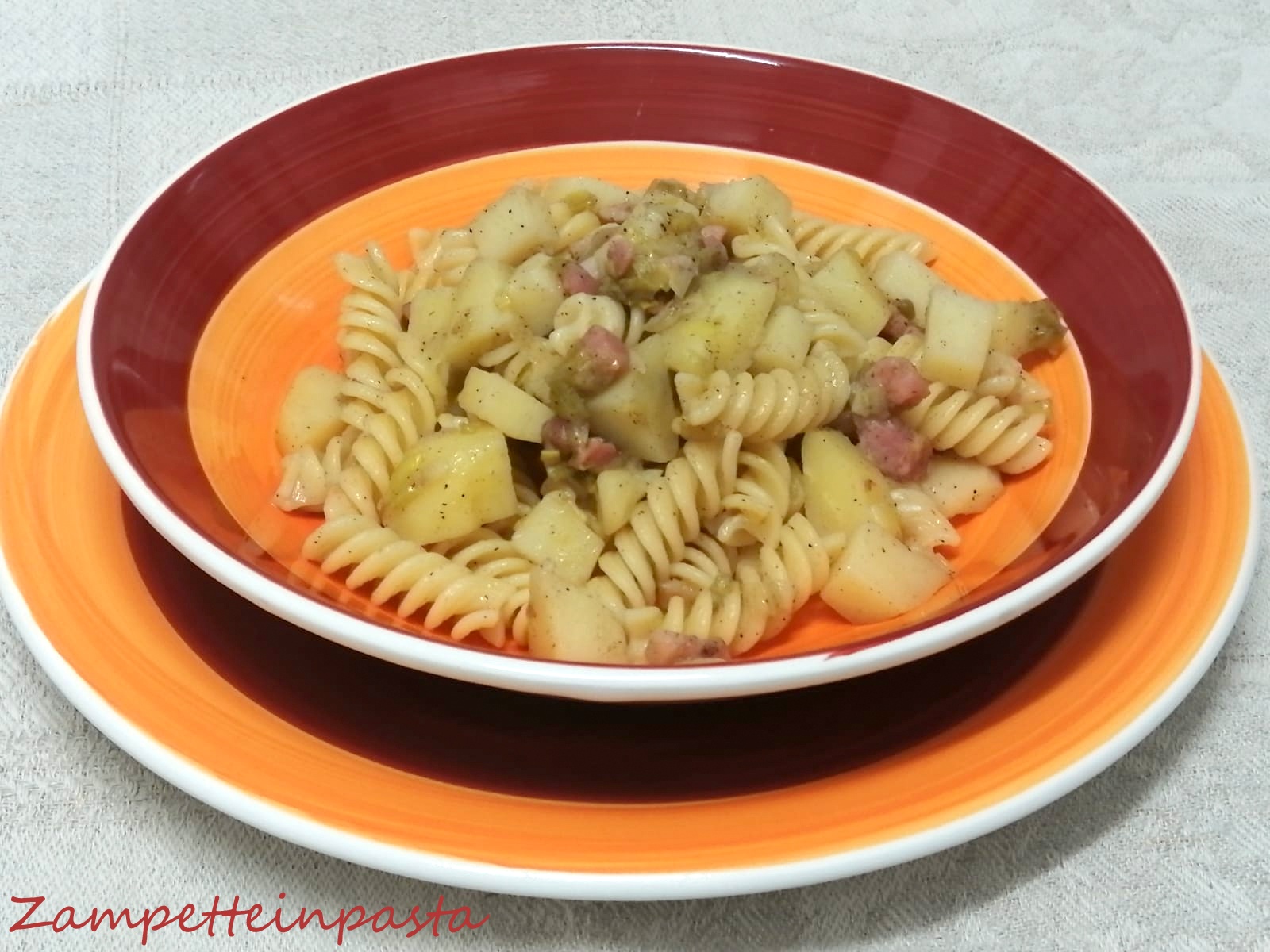PASTA CON PATATE, PORRI E PANCETTA | ZAMPETTE IN PASTA