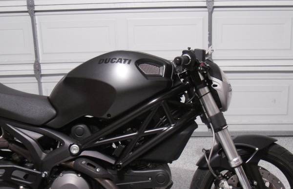Speedy Bikes: ducati monster 696 black