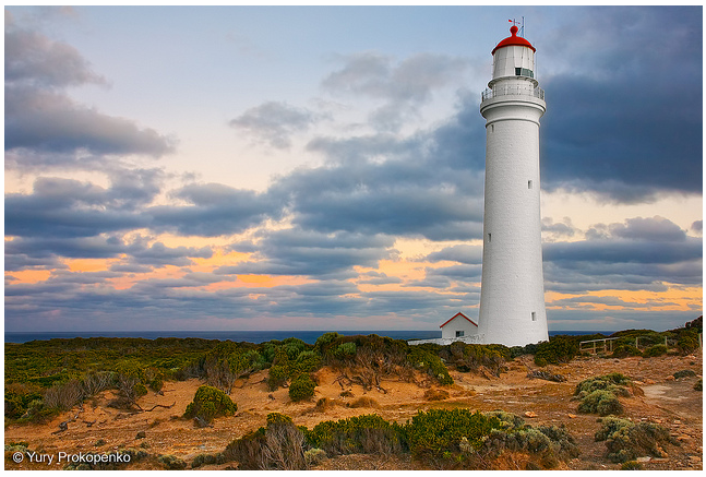 Cape Nelson an electric lighthouse - World Fun Vacation