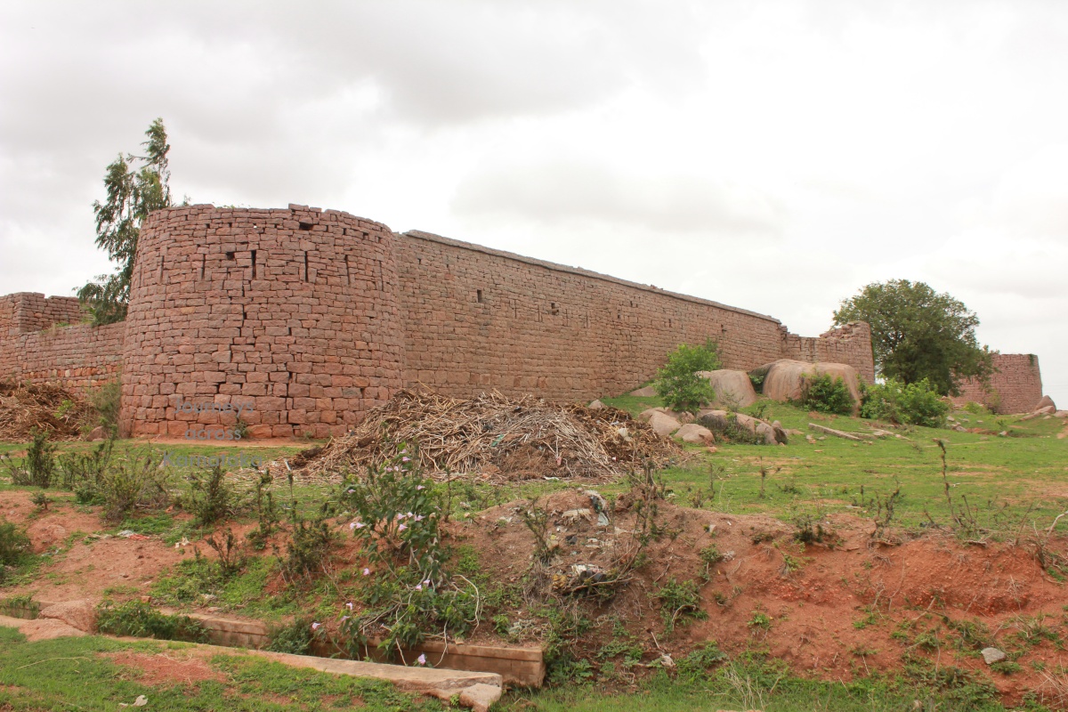 Journeys across Karnataka: Chilakamukhi's fort ruins and healing water