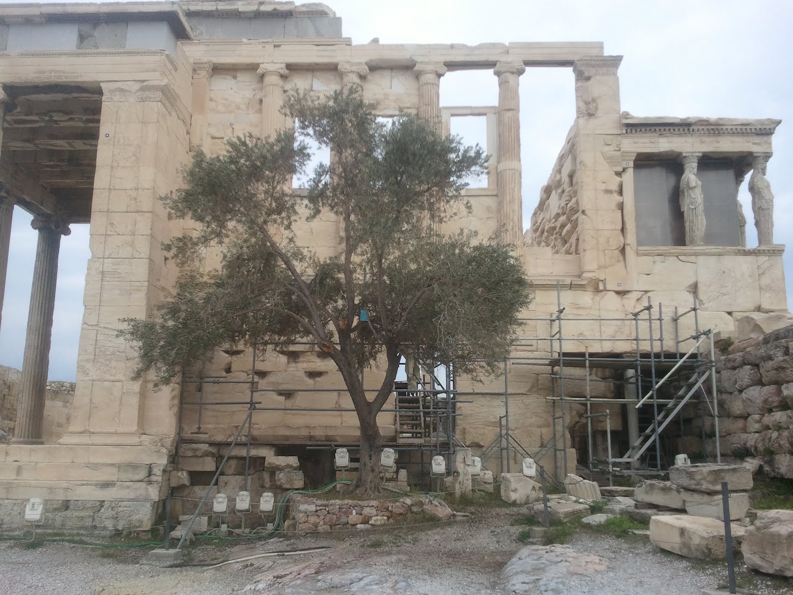 ΕΣΣΕΤ' ΗΜΑΡ: Η ΑΚΡΟΠΟΛΗΣ ΤΩΝ ΑΘΗΝΩΝ ΚΑΙ ΤΑ ΜΥΣΤΙΚΑ ΤΗΣ