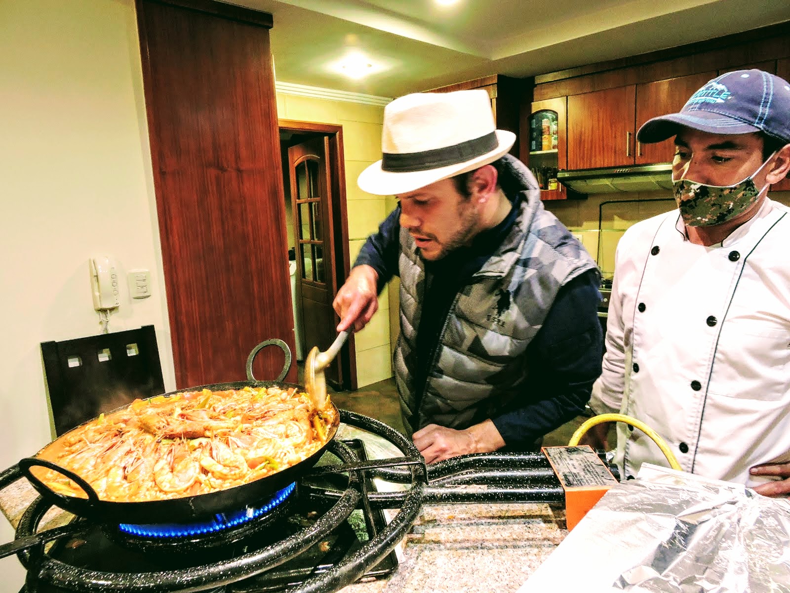 Cuenca Perspectives by Jim: MICHAEL WAGNER--MASTER CHEF-- PAELLA DINNER ...