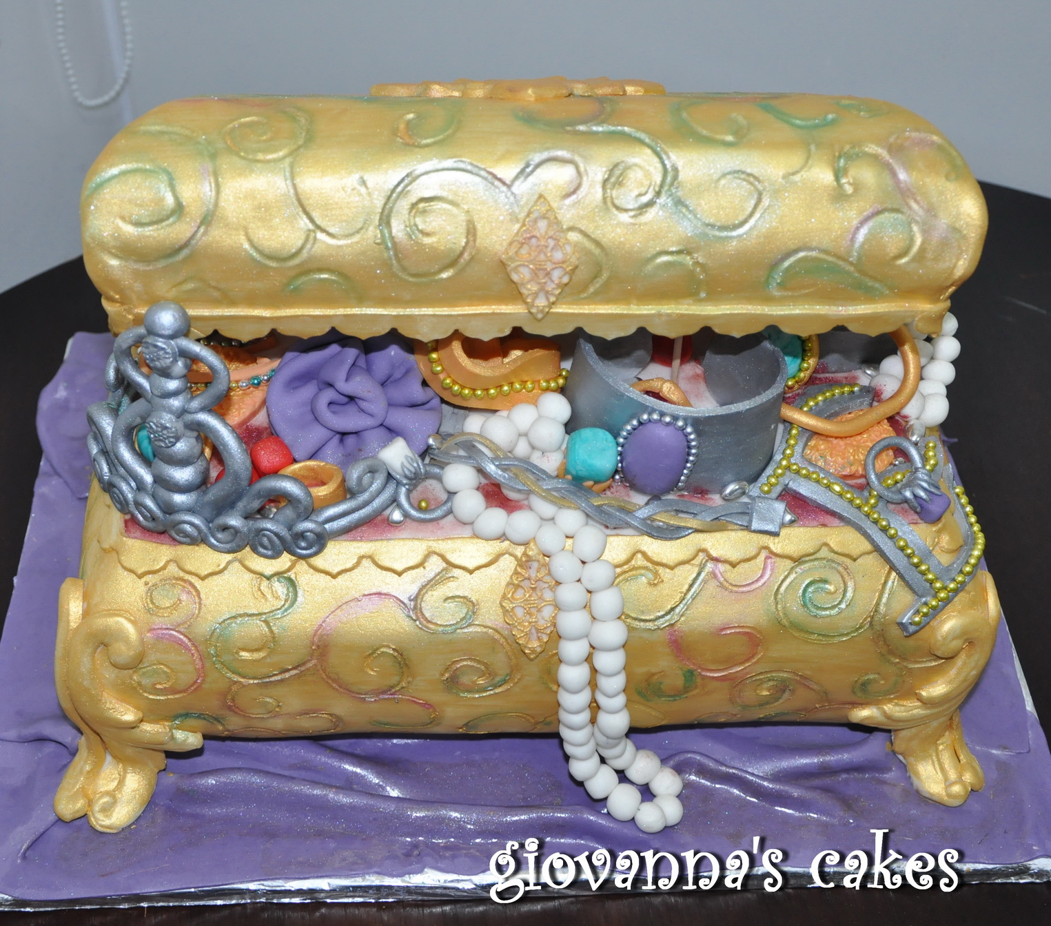 giovanna's cakes: Jewelry box cake again
