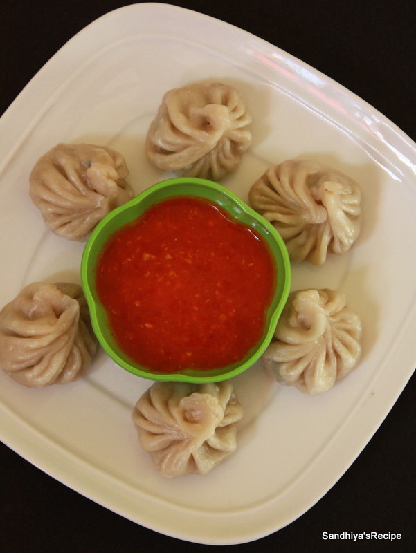Sandhiya's Cookbook: Veg Momos & Chili Garlic Sauce