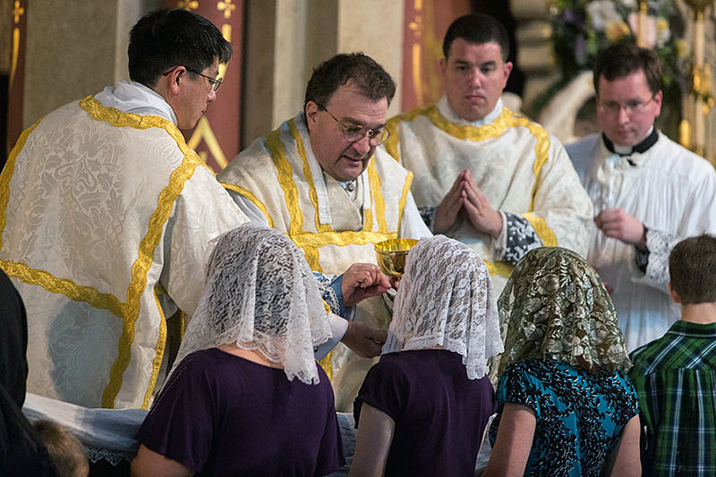 CATHOLICVS: Monseñor Gilles Wach oficia la solemne Santa Misa ...