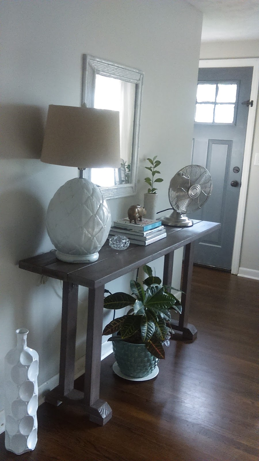 Lilly's Home Designs: DIY Build a Console Table