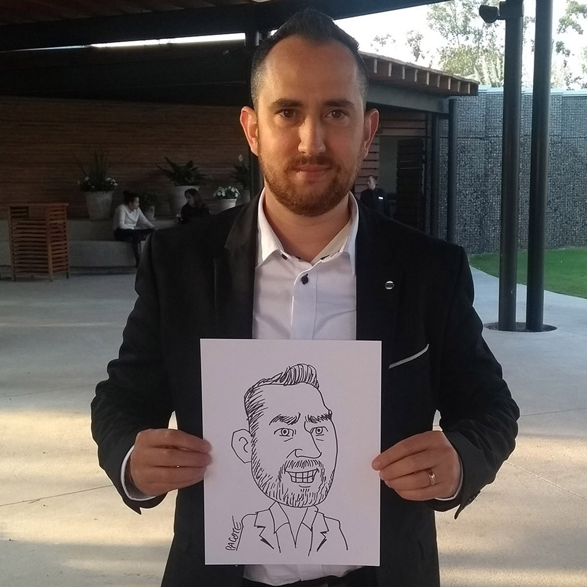 CARICATURISTA PACOTE: HACIENDO CARICATURAS EN LA POSADA DE FERRERO