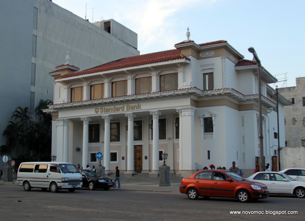 Banco Standard na Rua Consiglieri Pedroso na Baixa de Maputo