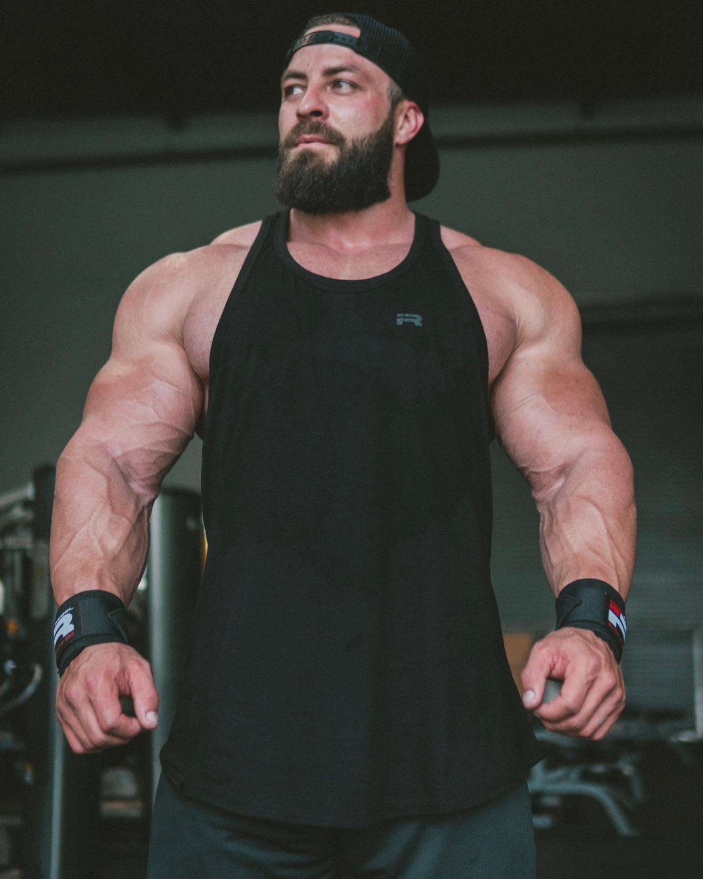 Muscle Lover: American IFBB Pro bodybuilder Luke Carroll