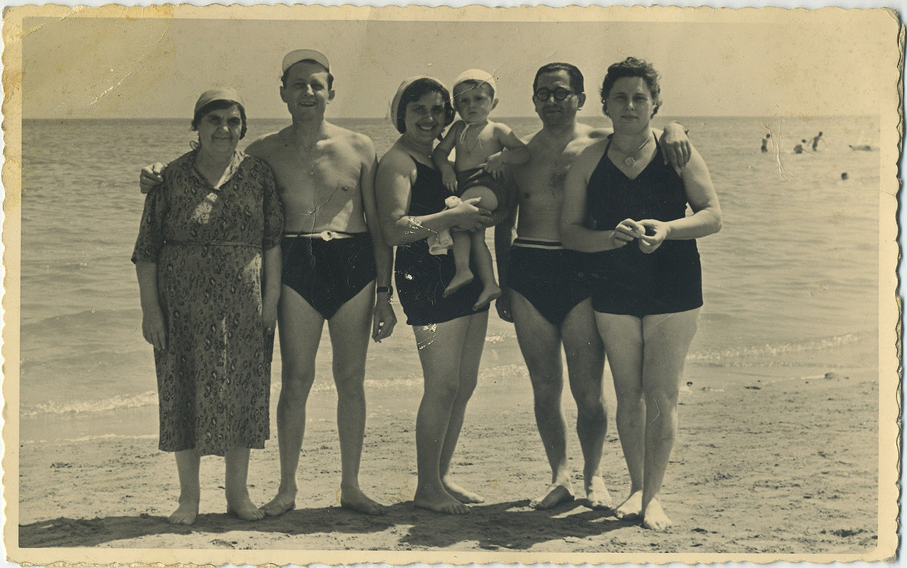 75 Vintage Snapshots Capture Italian Beachgoers in the Past ~ Vintage ...