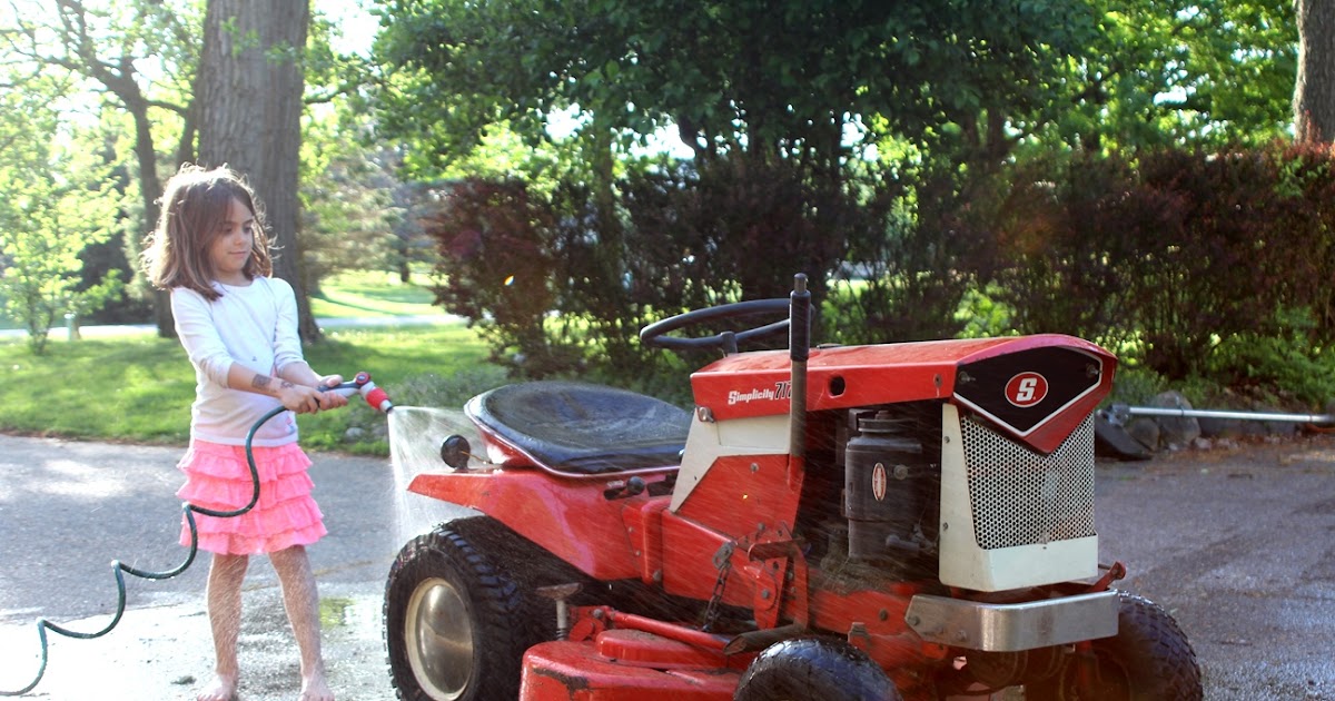 My Simplicity Tractors: Abby and Izzy washing the Simplicity 717