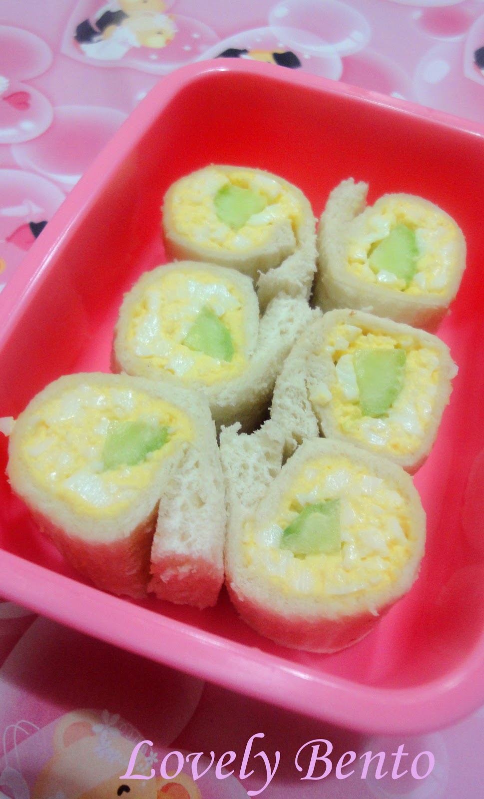 Lovely Bento: # 16 Mashed egg with cucumber sushi bread