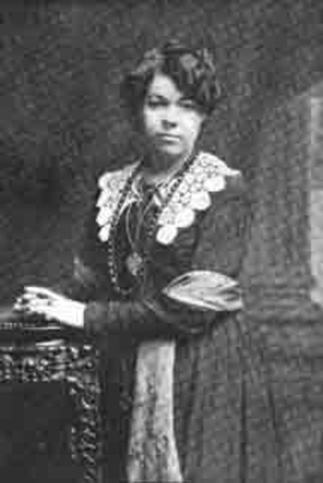 The Story of Pamela Colman Smith, the Queen of the Tarot ~ Vintage Everyday